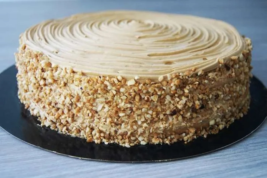 RECEITA: Aprenda a fazer um delicioso bolo de creme moka e amêndoa para ...