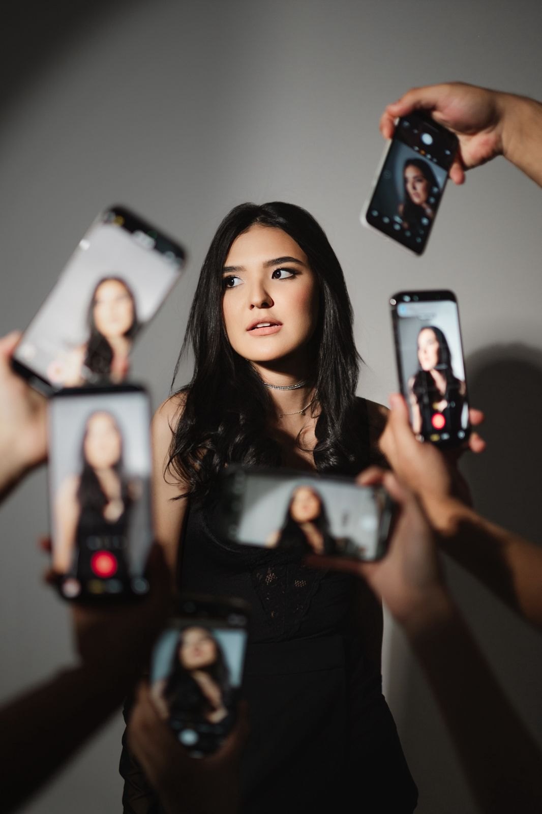 NOVO SINGLE: Amanda Hikague lança 'Lucky Baby' e consolida pop rock ...